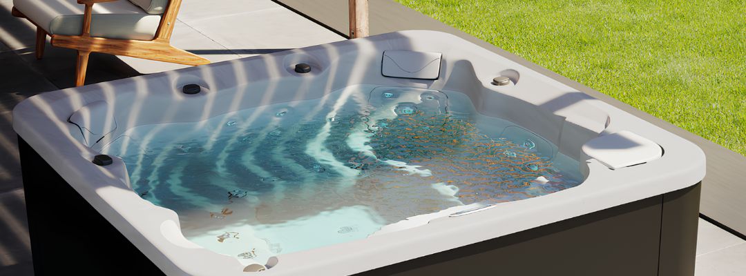 La couverture de spa est-elle importante pour l'isolation du jacuzzi